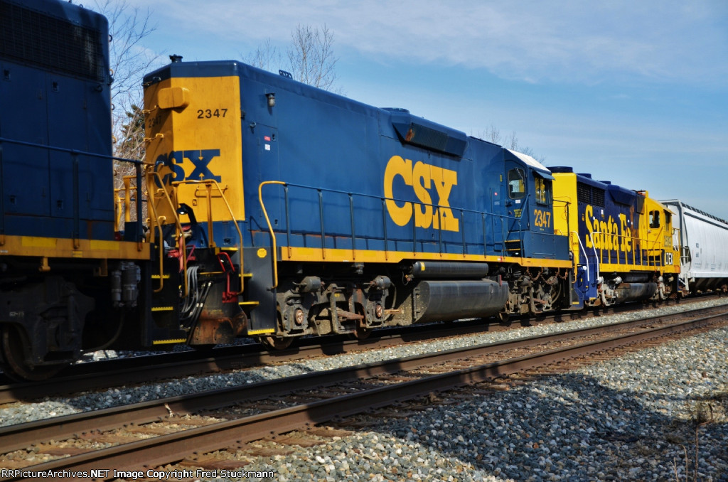 CSX 2347 rounds out the same team I saw a week or so ago.